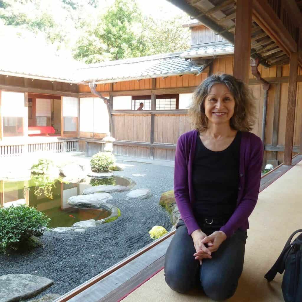 About Lesley | Lesley Downer